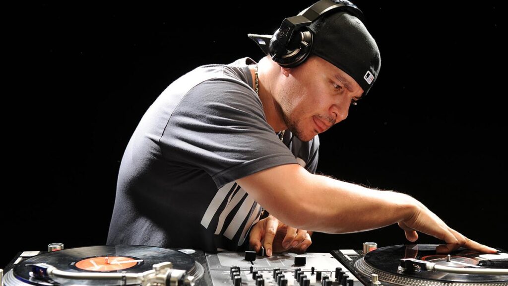 15 questions with the legendary Mix Master Mike | HipHopCanada.com